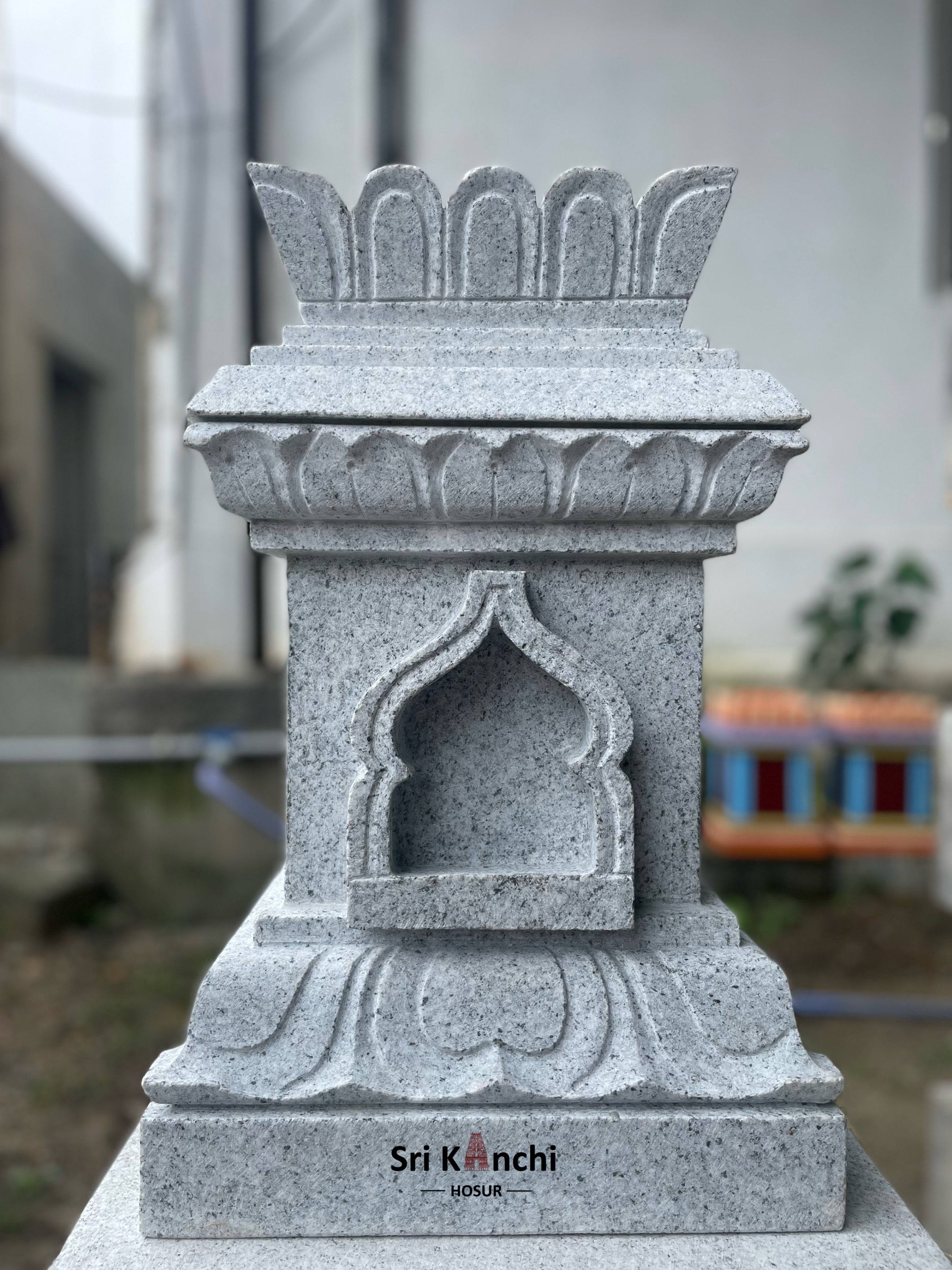 Tulasi Maadam( Deepam Maadam + 3 Sides Plain) – SRIKANCHI